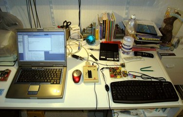 Simple AT Keyboard Interface V1.04 for Microchip PIC16F84 Microcontroller
